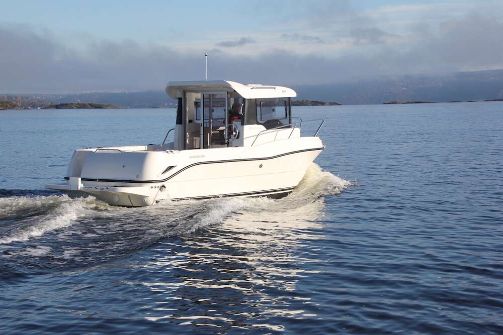 Båttester /Dagsturbåt / Styrhusbåt / Quicksilver Arvor 730