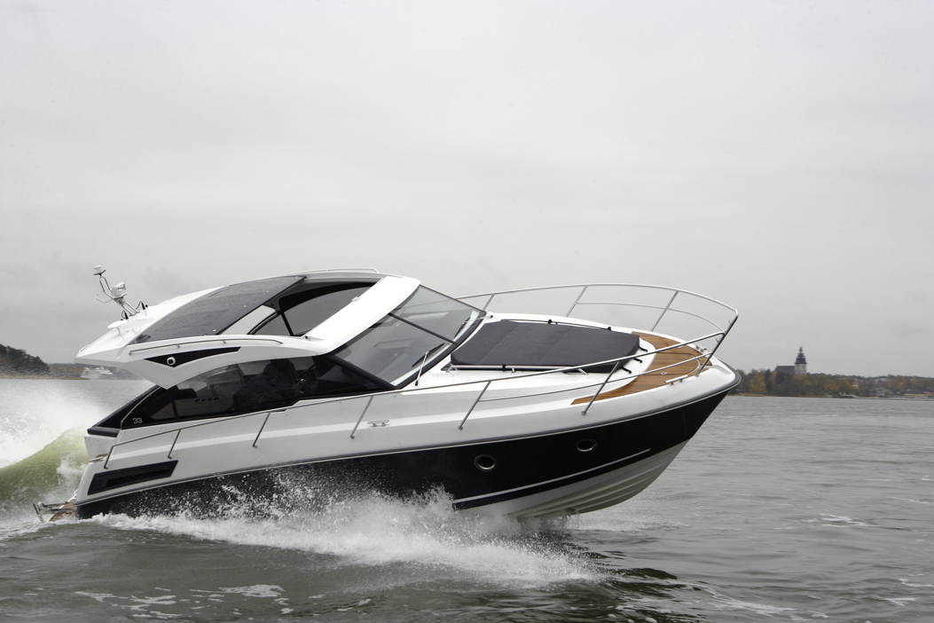 Båttester /Langturbåt / Cabincruiser / Grandezza 33 OC