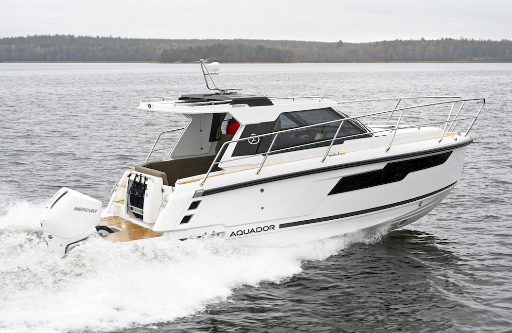 Båttester /Langturbåt / Cabincruiser / Aquador 250 HT