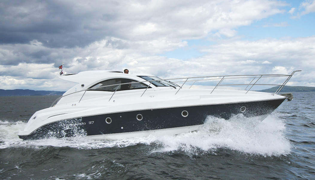 Båttester /Langturbåt / Cabincruiser / Beneteau Monte Carlo 37 HT